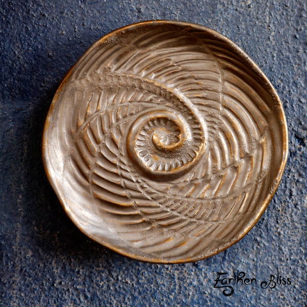 Bronze glazed swirl plate – Earthen Bliss